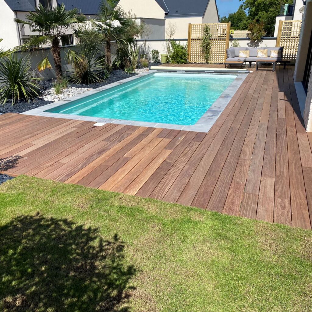 Terrasse Padouk : bois exotique rouge brun ultra-résistant